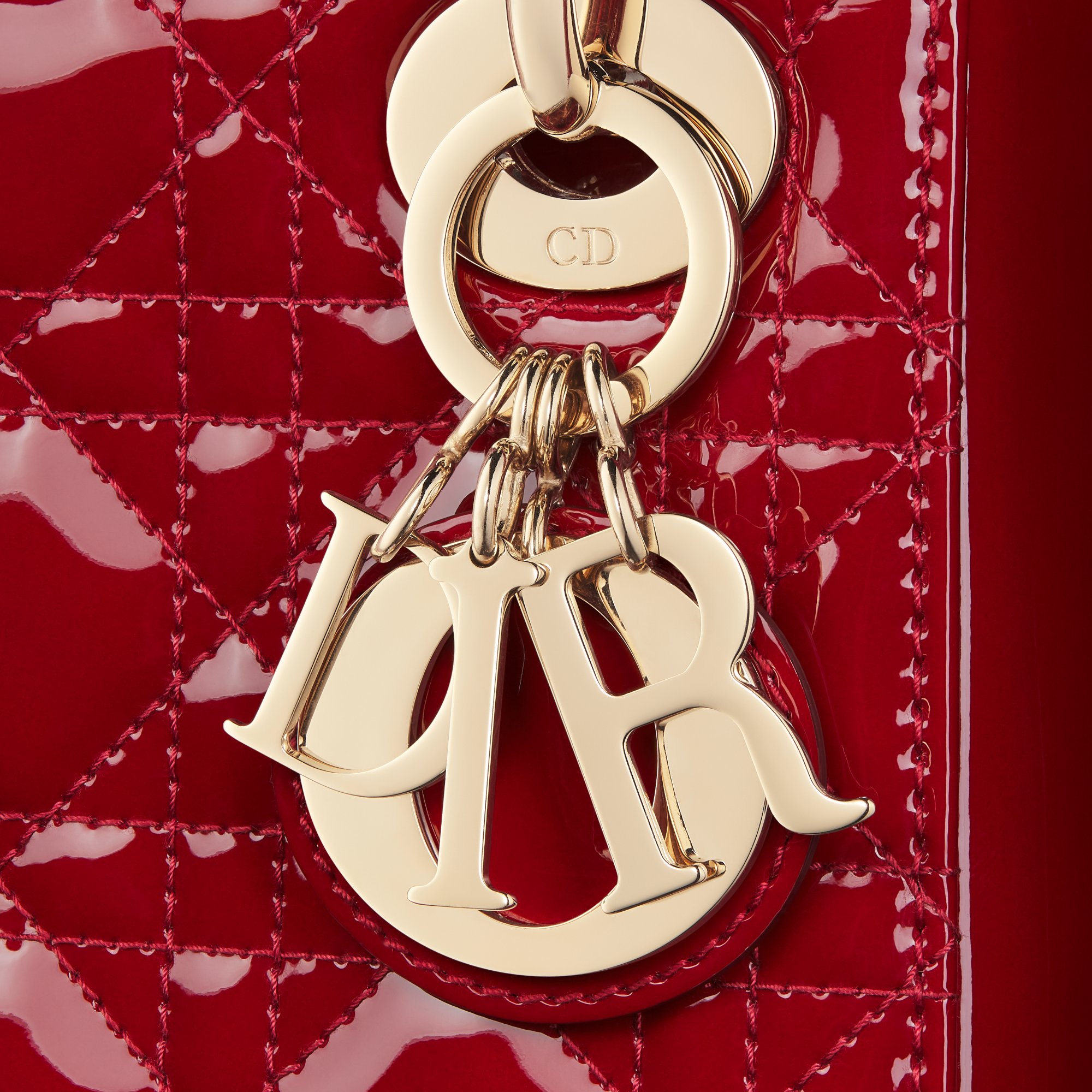 Borsa mini Lady Dior Pelle di vitello verniciata Cannage rosso ciliegia ...