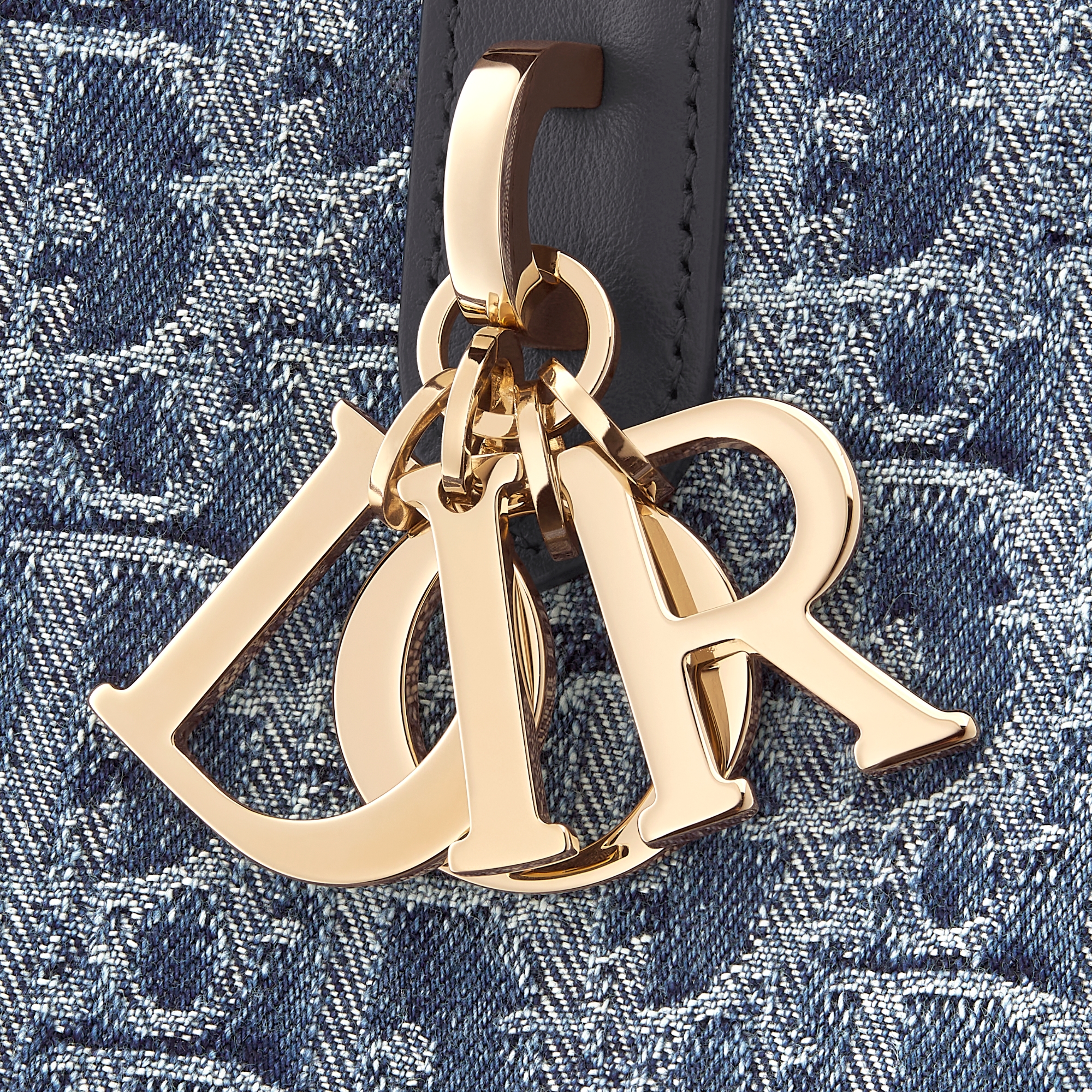 Medium Dior Toujours Bag Blue Denim Dior Oblique Jacquard | DIOR