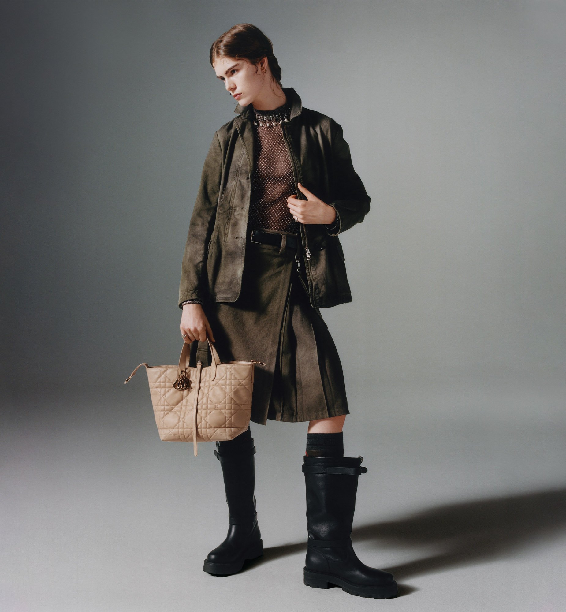 Medium Dior Toujours Vertical Tote Bag Powder Beige Macrocannage Calfskin | DIOR