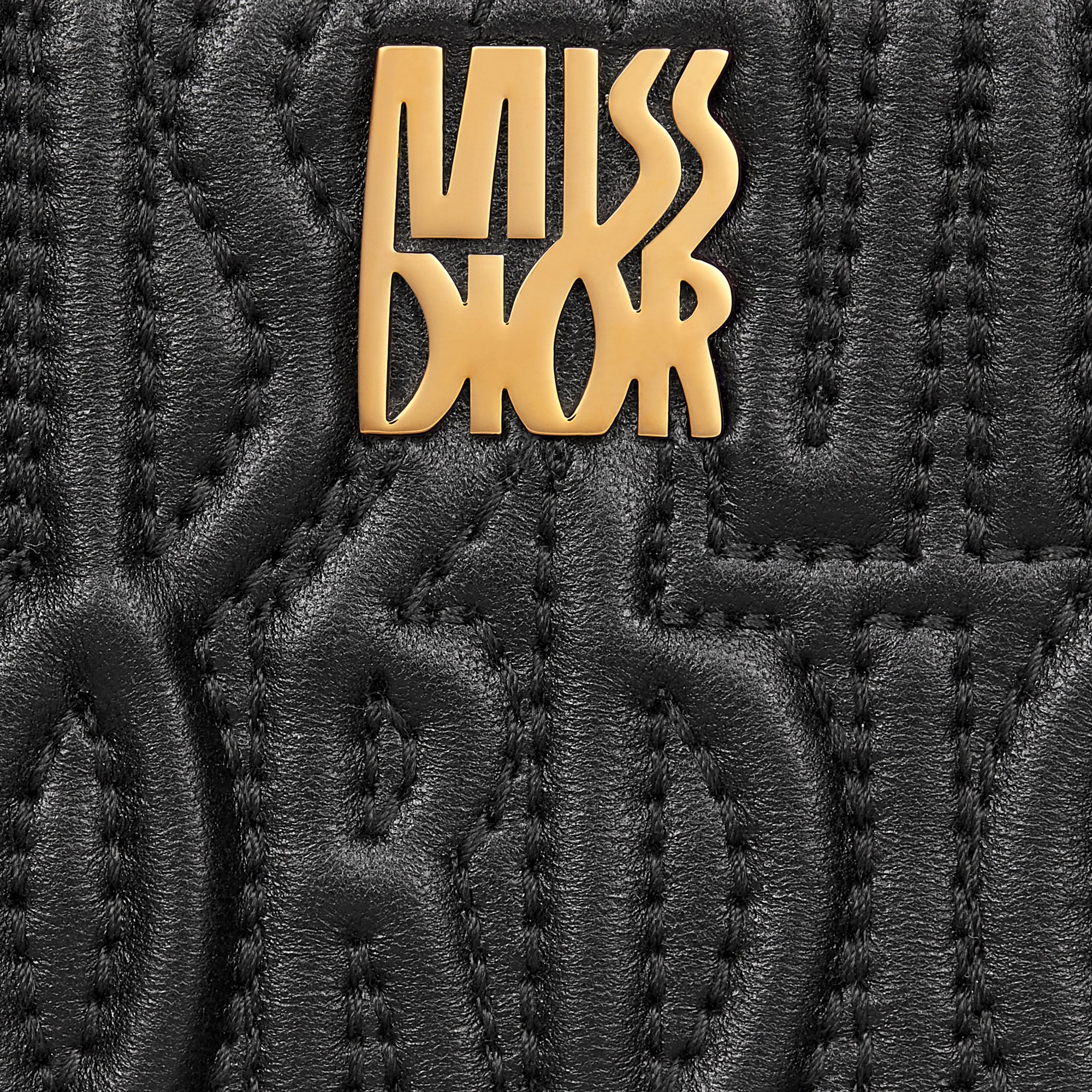 กระเป๋าสตางค์ Miss Dior Dahlia หนังแกะประดับลวดลาย Miss Dior Allover ...